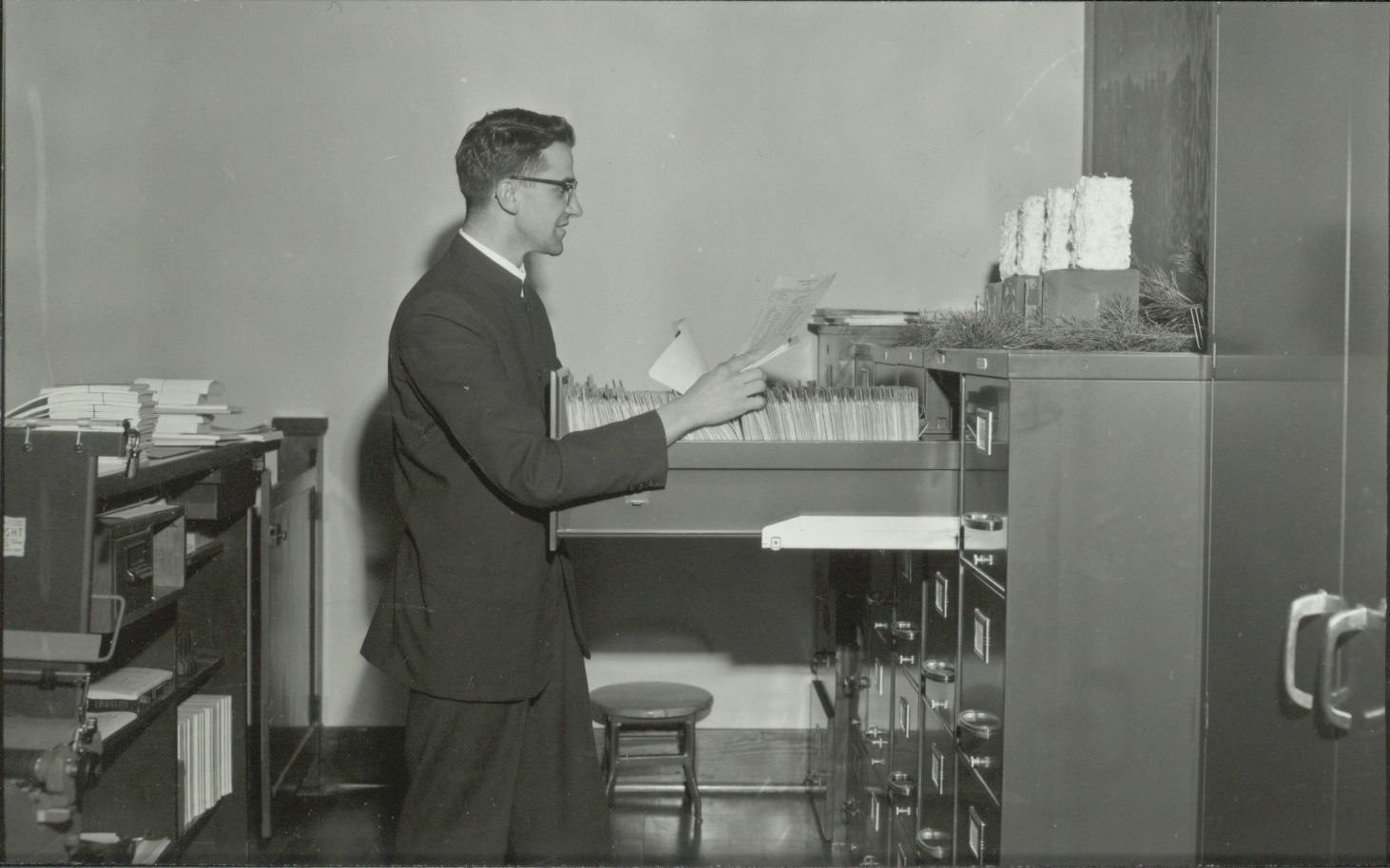 In Memoriam: Laban Peachey '52, MA '97, former dean and faculty member ...