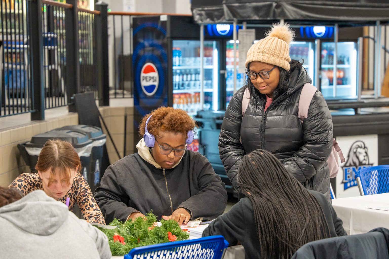 Note-writing event brings together community for the holidays - EMU News